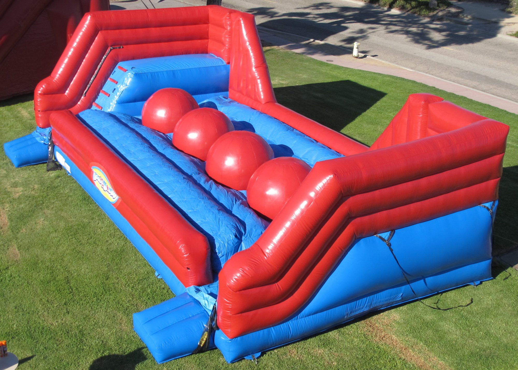 Wipeout Big Baller – Lethbridge Inflatable Rentals – Astro Jump Chinook